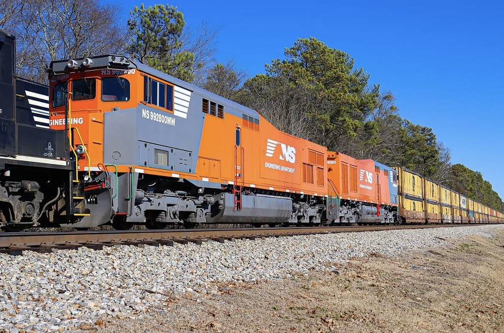 NS MOW Locomotives - Prototypes - Large Scale Central