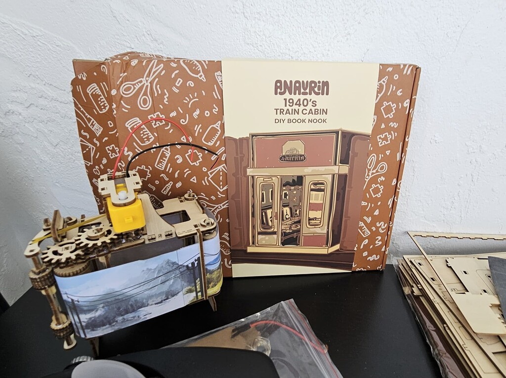 Anavrin Book Nook 1940s Train Compartment - Rolling stock - Large Scale ...